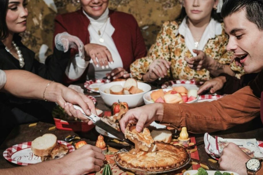 Hosting Thanksgiving in a Small Space? Here’s How to Make Room for Eve ...