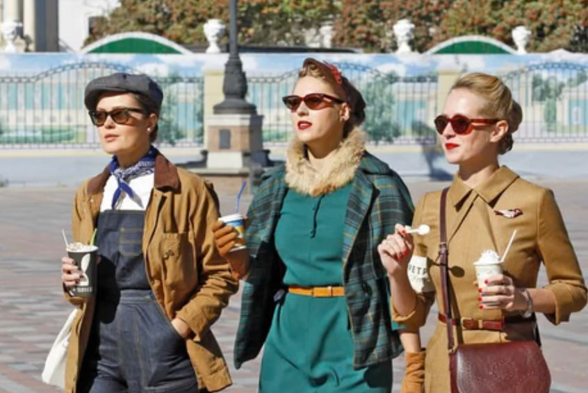 Retro Outfit Photos: Transform Your Look with Classic Vintage Vibes ...